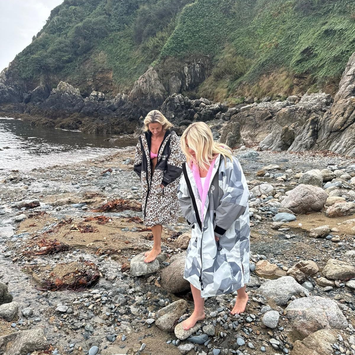 Adults Hard Shell Robe - Arctic Camo/Pink – White Water